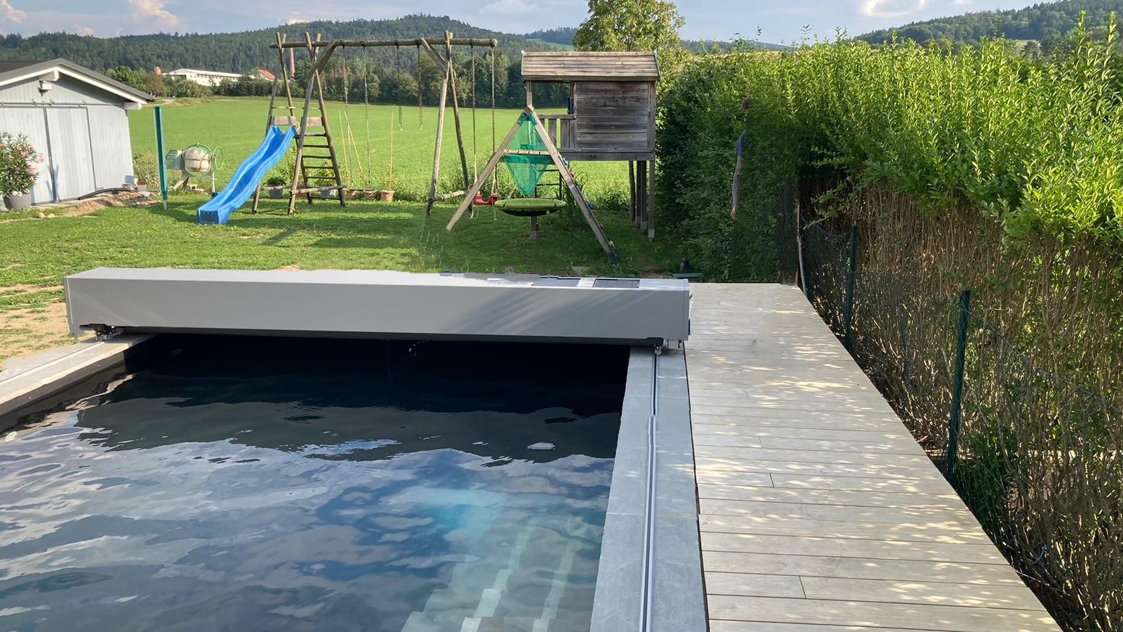 Poolabdeckungen für Naturpool: Arten und Funktionen!